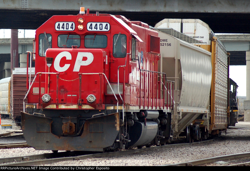 CP GP38-2 4404